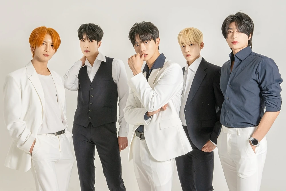 VVS (븨븨에스) — K-pop Group Profile | kpopping