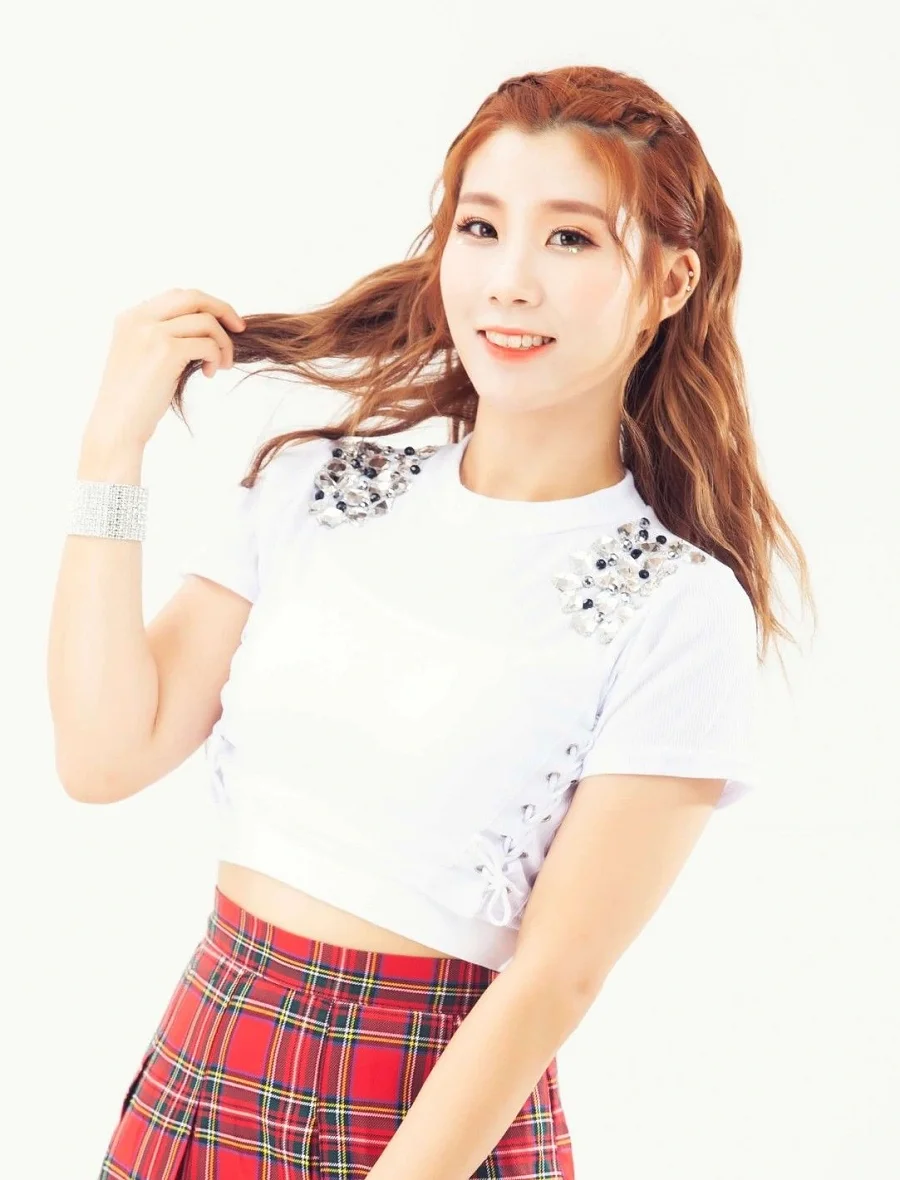 Boyeon (Yellow Bee) — K-pop Idol Profile | kpopping
