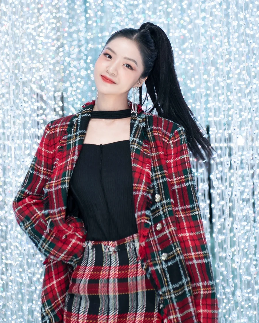 Ivone (LIME) — Profile, Age 32, Height, Birthday & Facts (2026) | kpopping